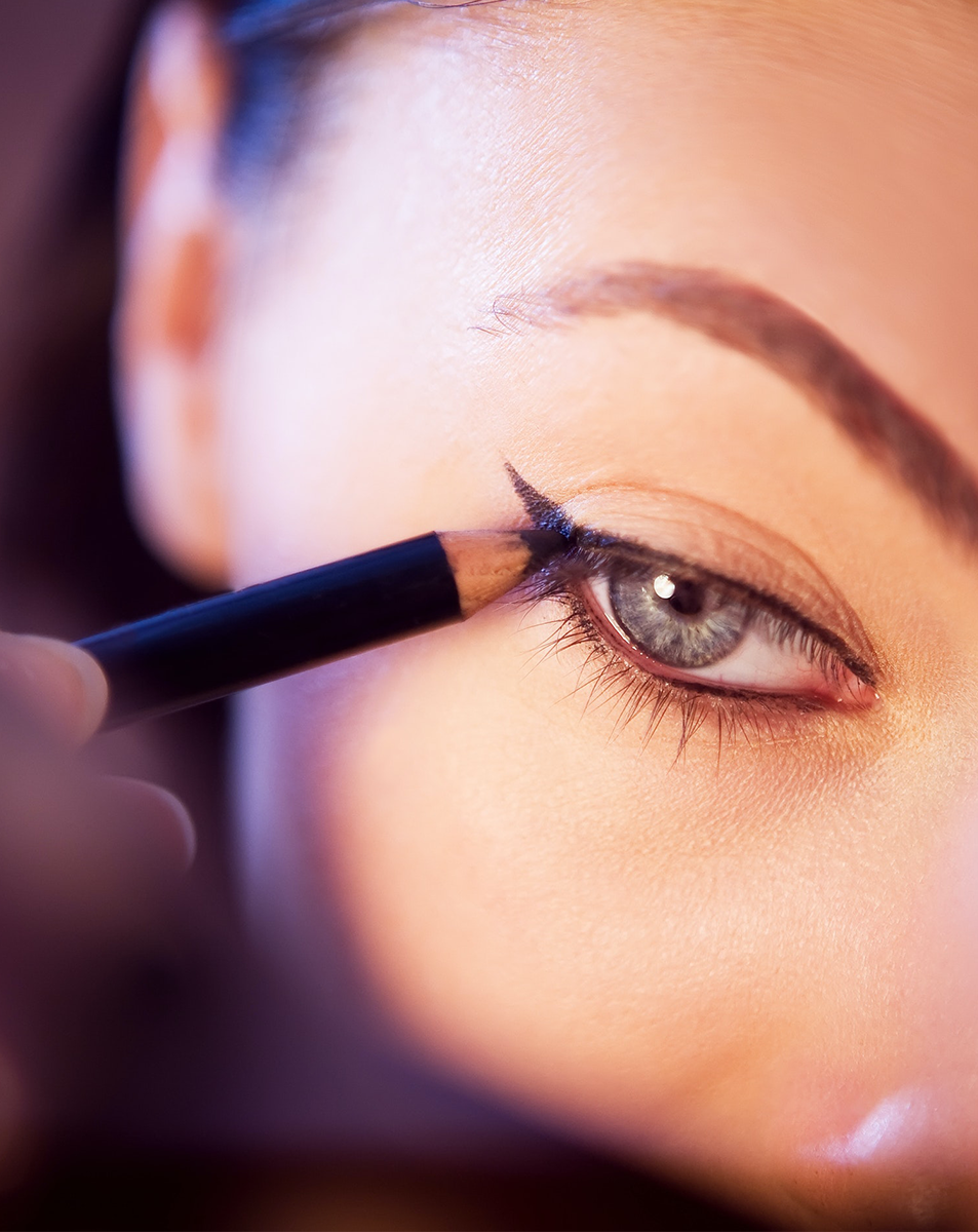 Trending: The Best Eyeliner for Waterline Makeup Magic