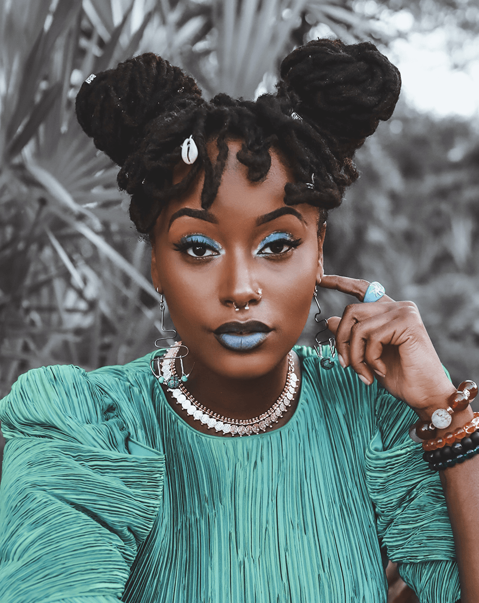 The 5 Best Blue Lip Gloss Picks to Get Heads Turning Now!