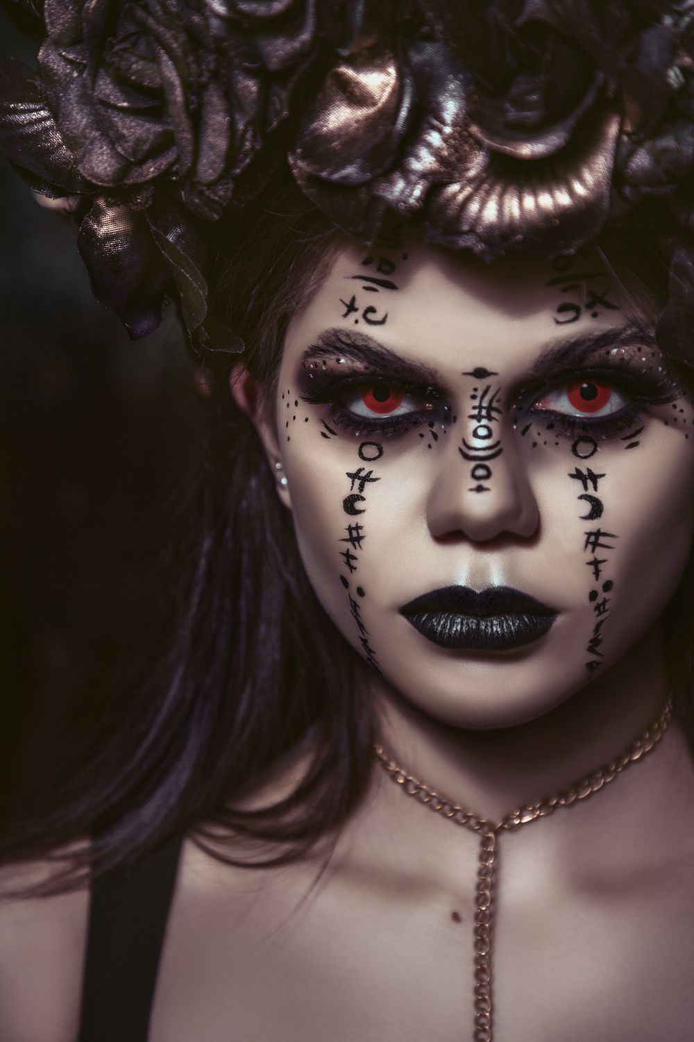 9 Modern Halloween Witch Makeup Looks for Spooky Season